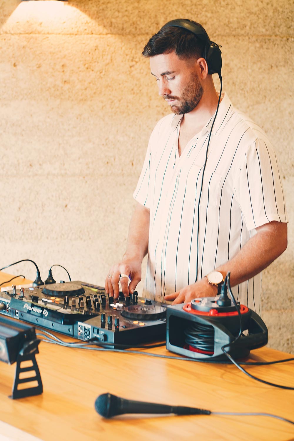 #1 Wedding Musicians Byron Bay | Create a chilled vibe for your wedding Day